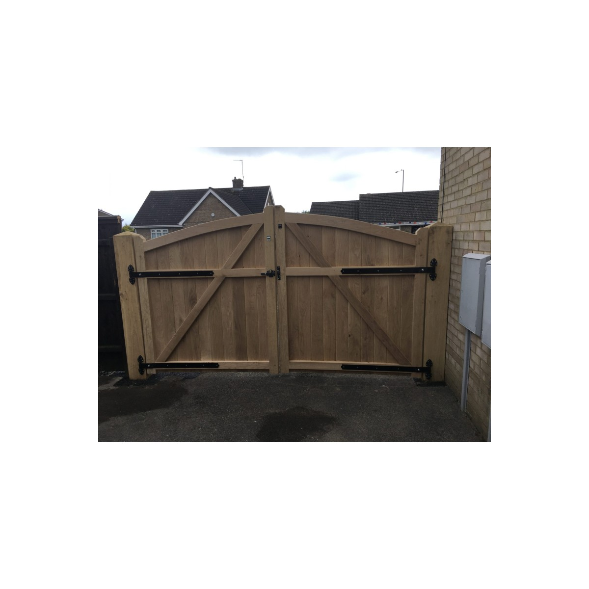 Pair of Solid European Oak Curved Top Closeboard Driveway Gates | Buy ...