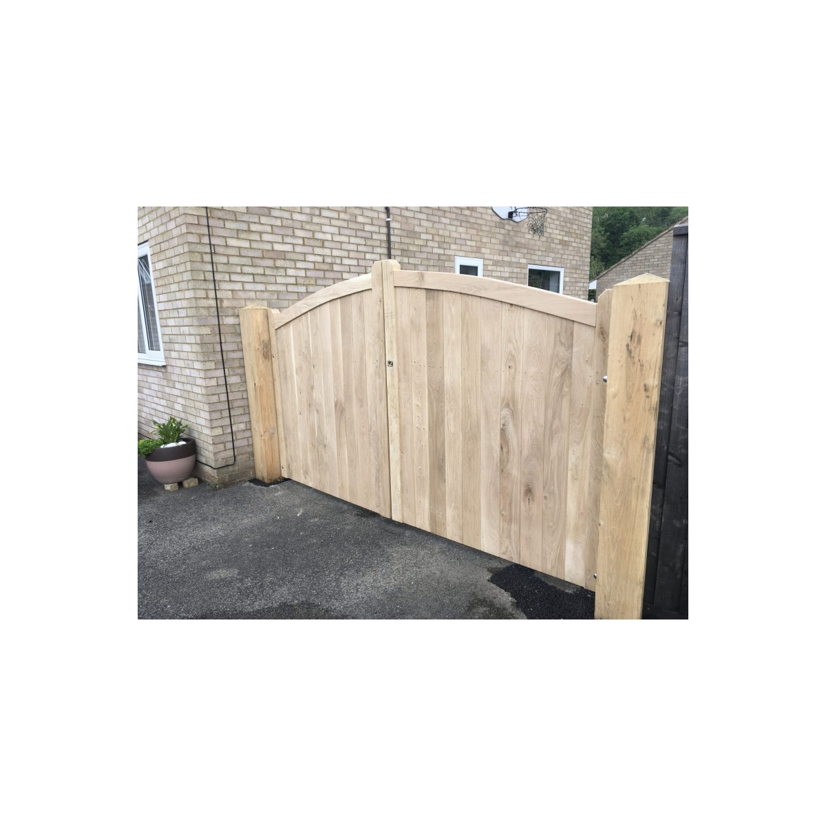 Pair of Solid European Oak Curved Top Closeboard Driveway Gates | Buy ...