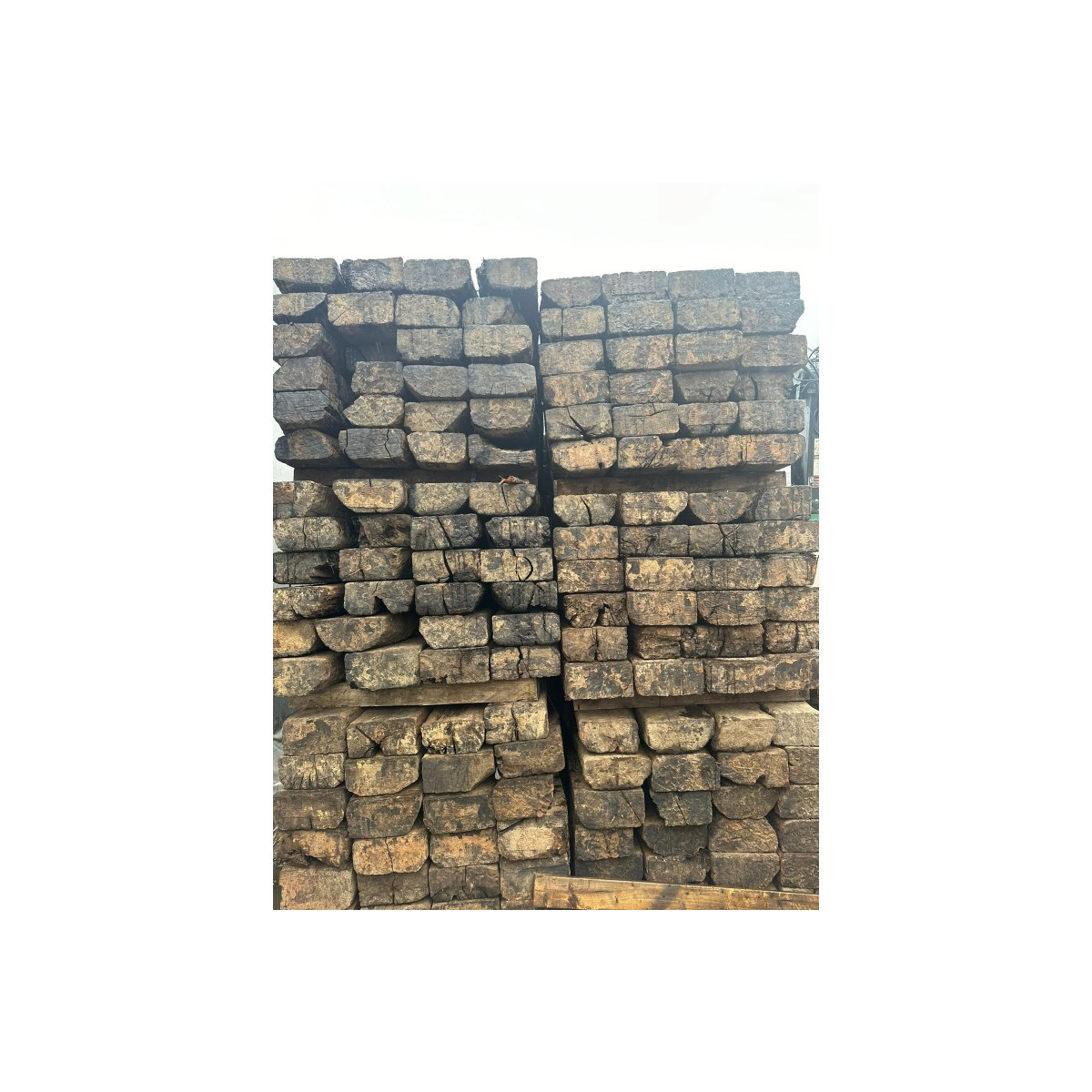 Reclaimed Oak Railway Sleeper Sleeper Sizes 800 x 250 x 150 Grade A